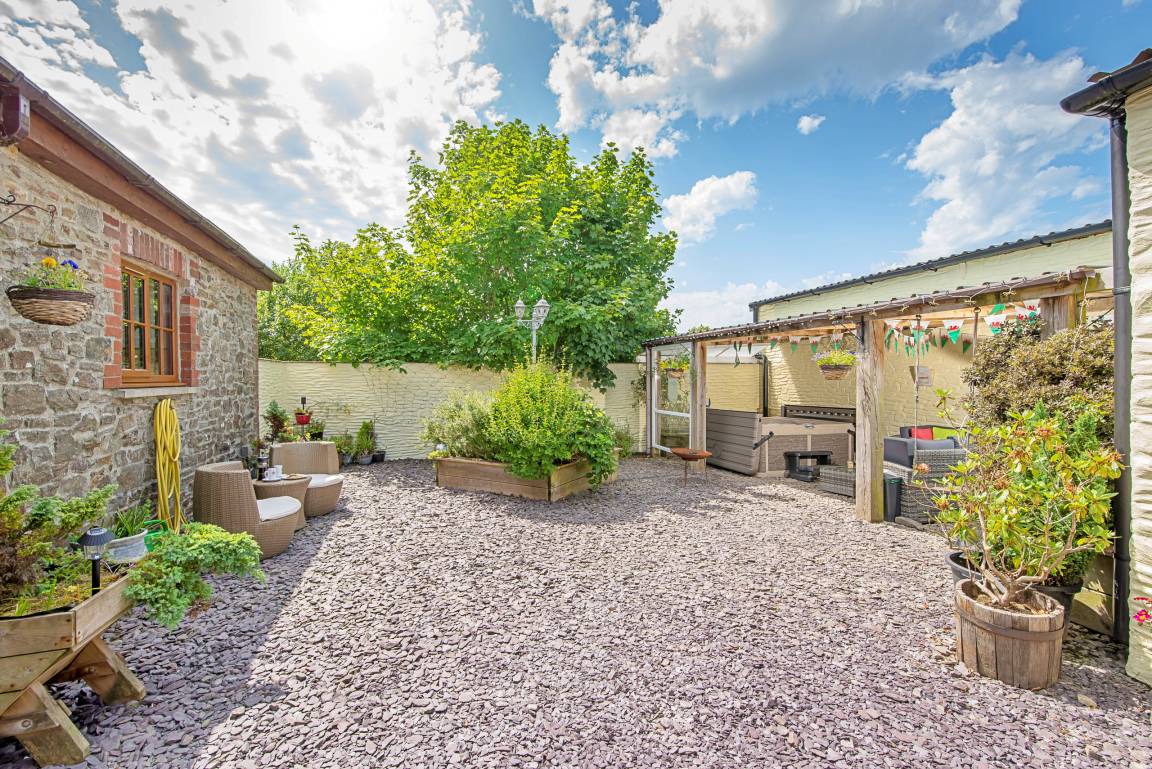 80 M² Cottage ∙ 2 Bedrooms ∙ 4 Guests - England