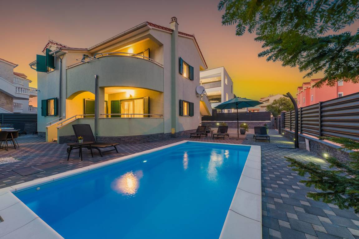 260 M² Maison De Vacances ∙ 5 Chambres ∙ 10 Personnes - Vodice