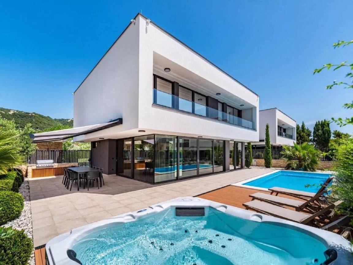 240 M² Villa ∙ 4 Bedrooms ∙ 8 Guests - Rab Island