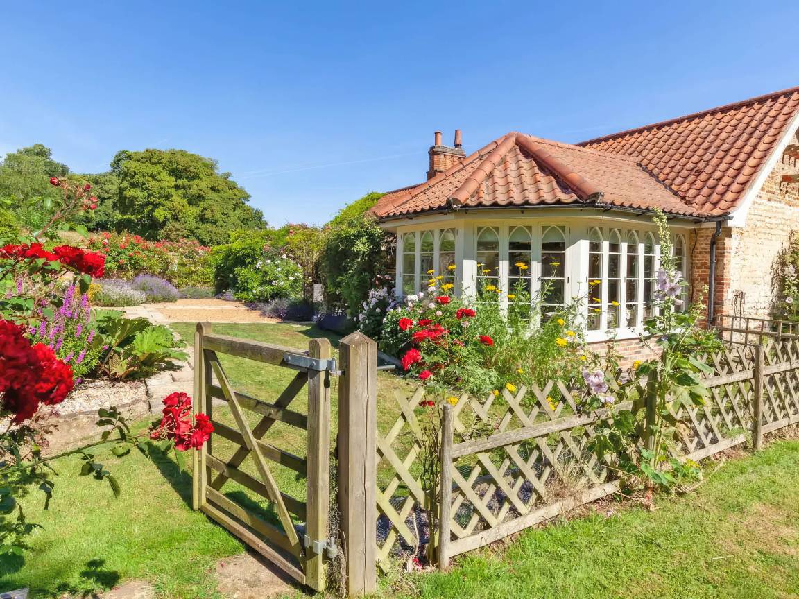 Cottage ∙ 5 Bedrooms ∙ 12 Guests - Thornham