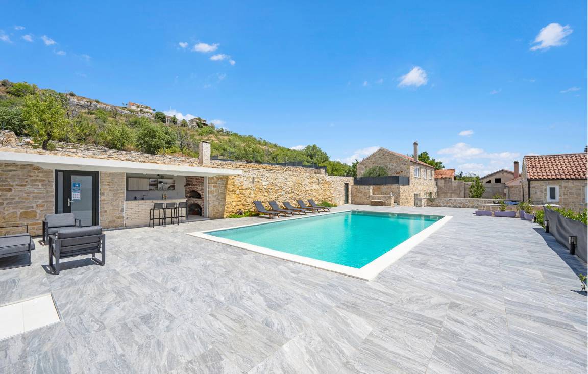 300 M² House ∙ 4 Bedrooms ∙ 10 Guests - Croatia