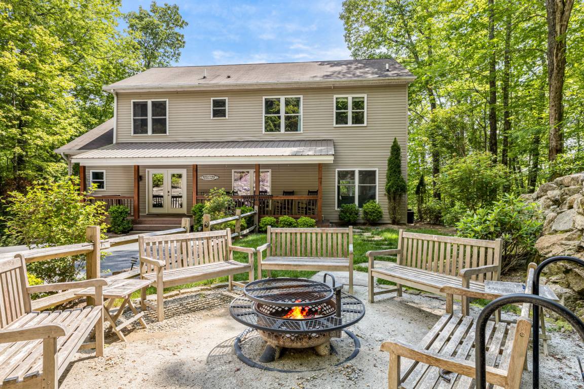 House ∙ 4 Bedrooms ∙ 10 Guests - Sapphire, NC