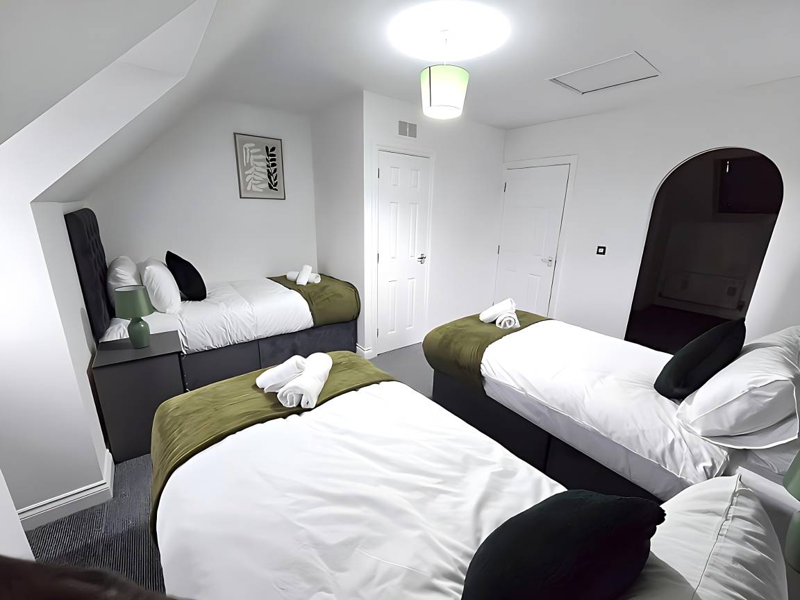 105 M² House ∙ 3 Bedrooms ∙ 9 Guests - Wolverhampton