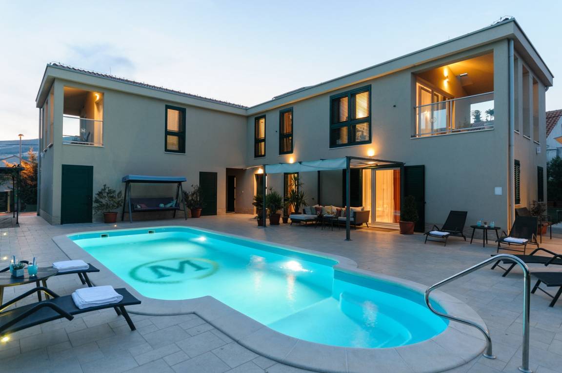 300 M² Villa ∙ 4 Bedrooms ∙ 10 Guests - Trogir