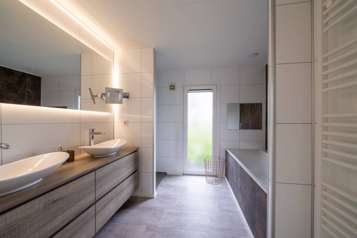 65 M² Hotel ∙ 2 Slaapkamers ∙ 5 Gasten - Maastricht