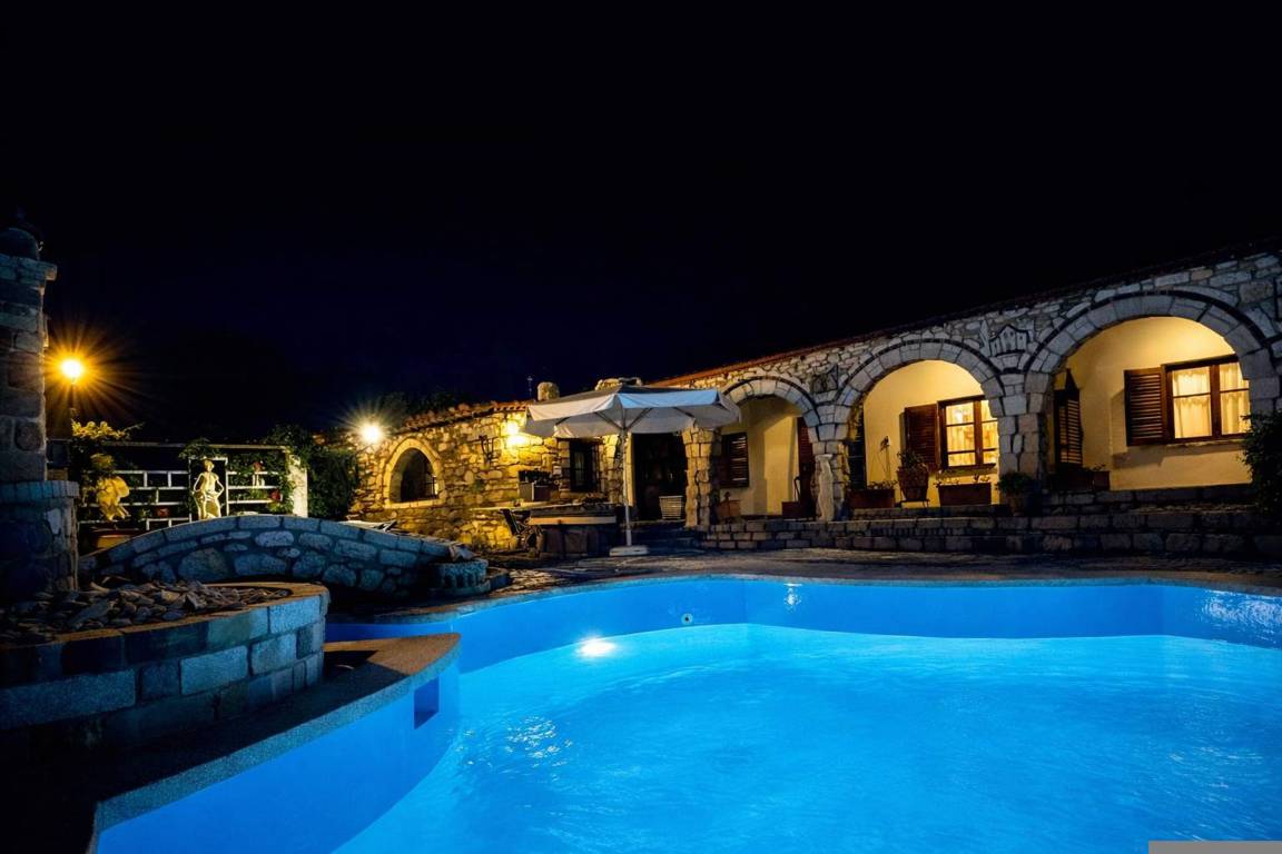 Villa ∙ 4 Bedrooms ∙ 9 Guests - Halkidiki