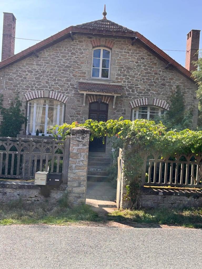 200 M² House ∙ 3 Bedrooms ∙ 8 Guests - Creuse