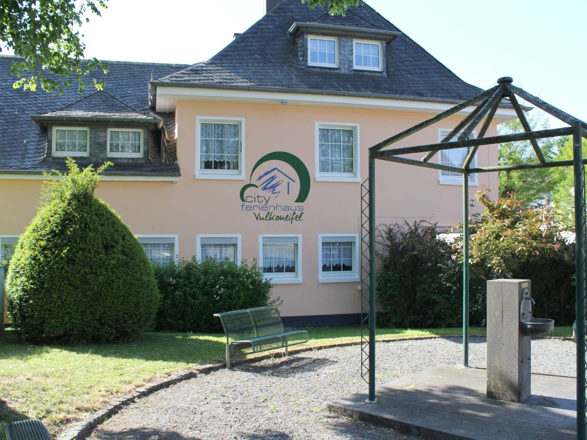 95 M² Ferienwohnung ∙ 3 Schlafzimmer ∙ 8 Gäste - Daun