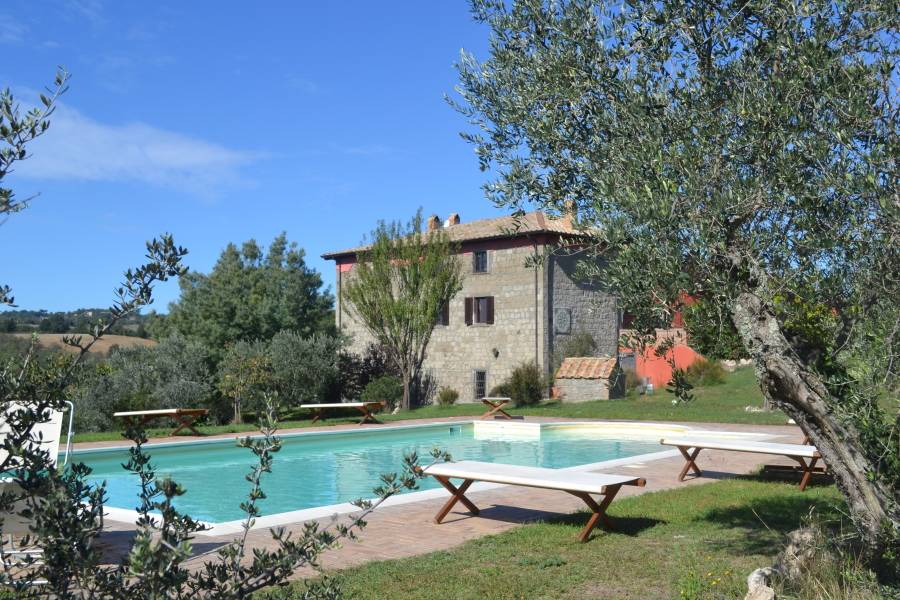800 M² Farmhouse ∙ 10 Bedrooms ∙ 26 Guests - Bolsena