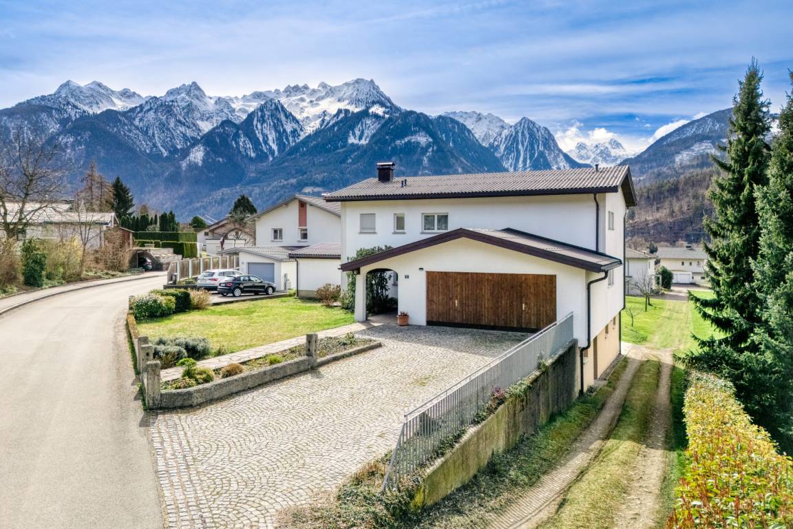 234 M² Ferienhaus ∙ 4 Schlafzimmer ∙ 10 Gäste - Bludenz