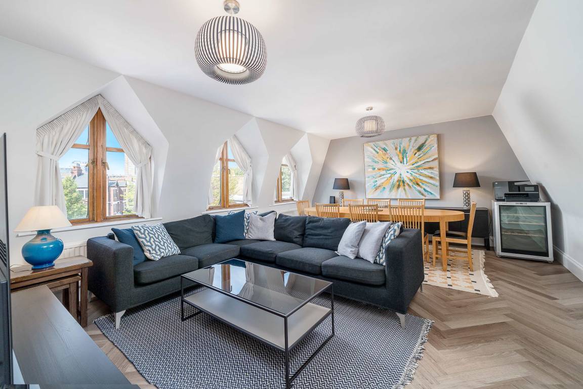 901 M² Huoneisto ∙ 2 Makuuhuonetta ∙ 4 Vierasta - Chelsea