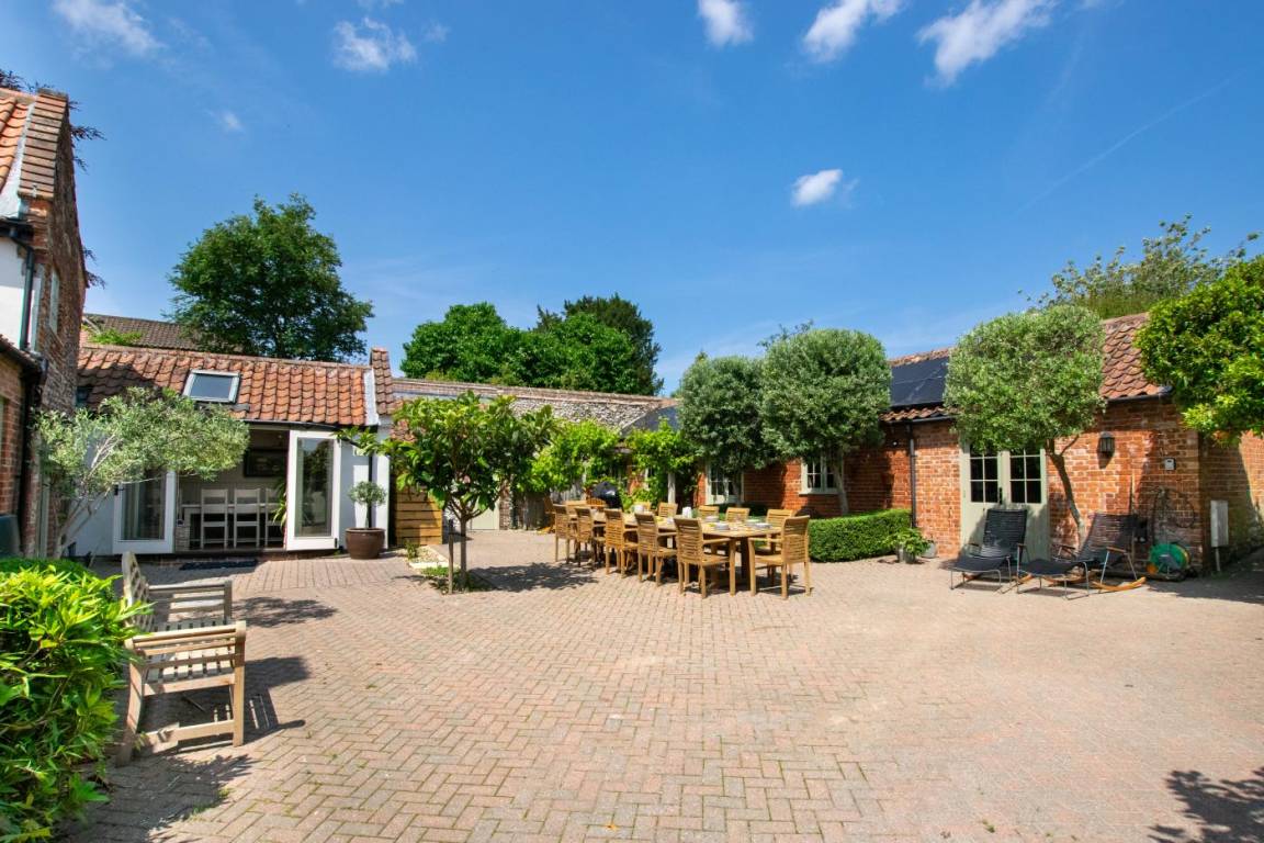Cottage ∙ 6 Bedrooms ∙ 12 Guests - Fakenham