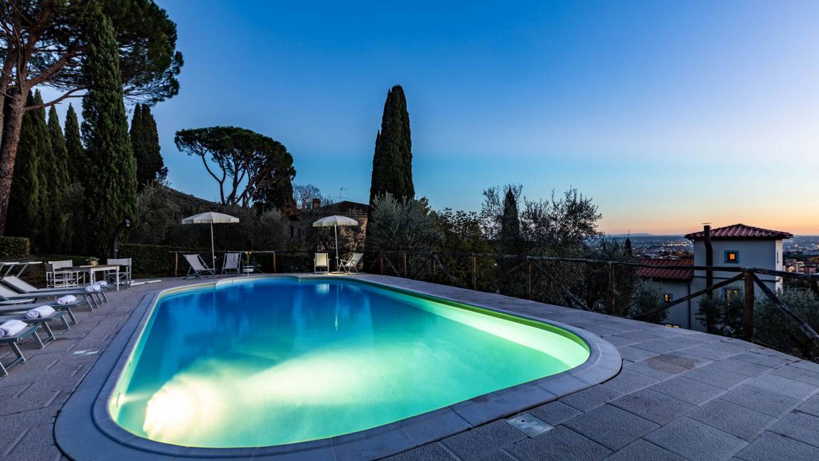 300 M² Villa ∙ 5 Chambres ∙ 12 Personnes - Montecatini Terme
