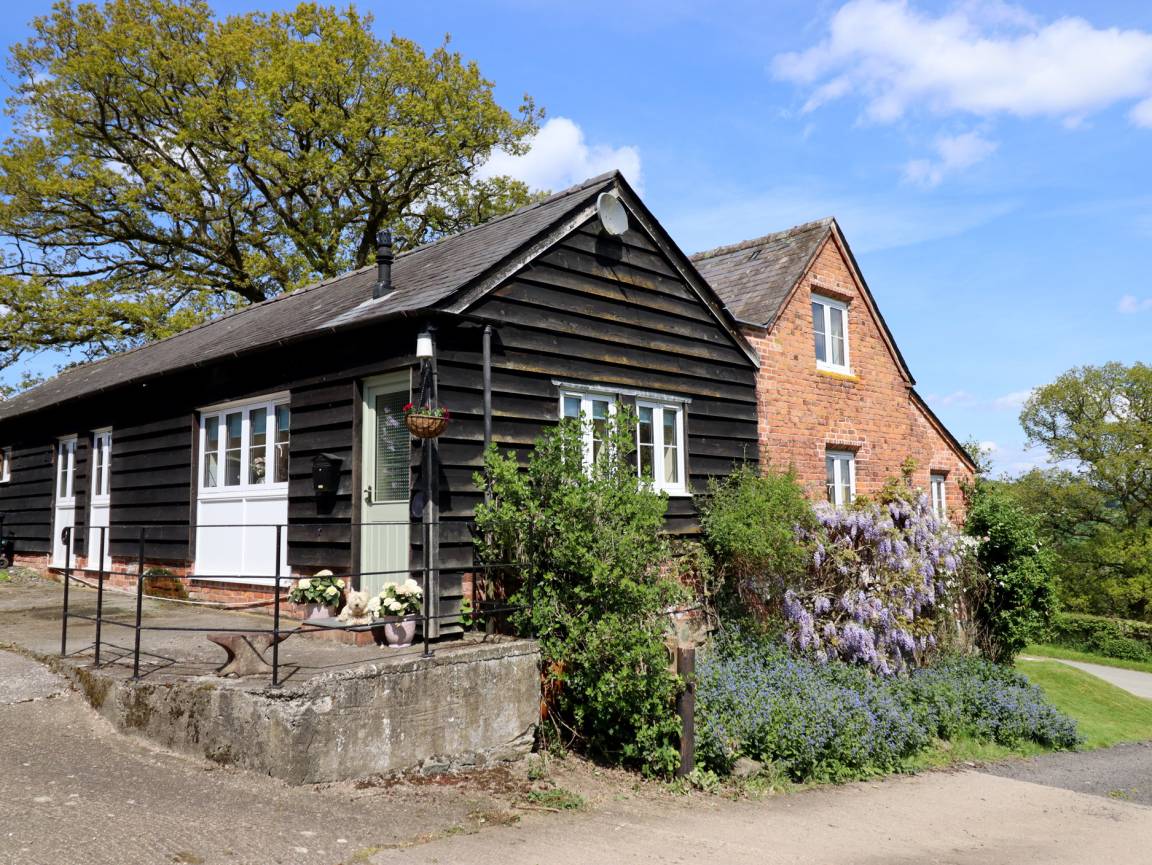 Cottage ∙ 2 Bedrooms ∙ 6 Guests - Welshpool