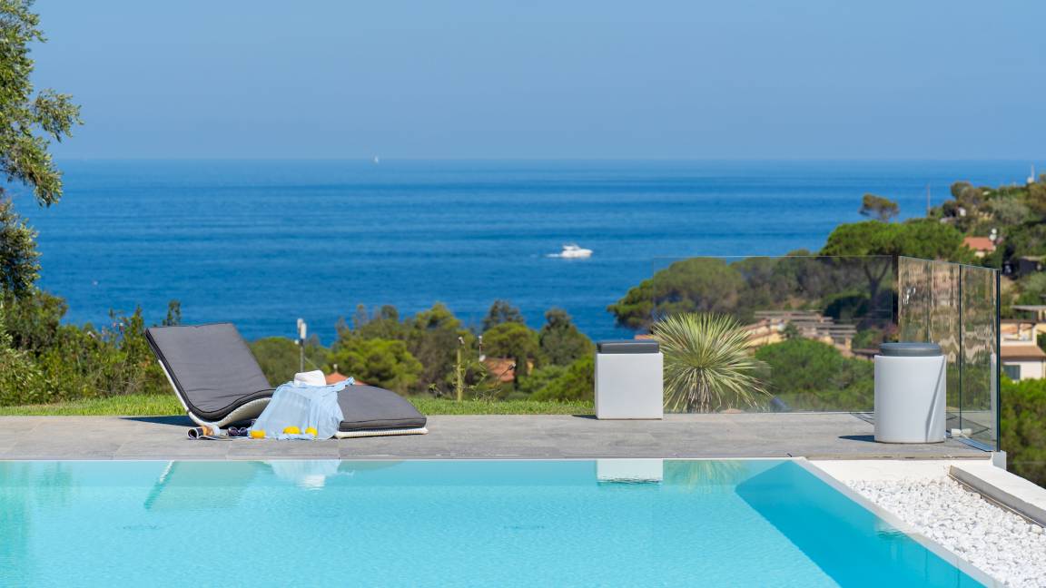 200 M² Villa ∙ 5 Bedrooms ∙ 10 Guests - Rio