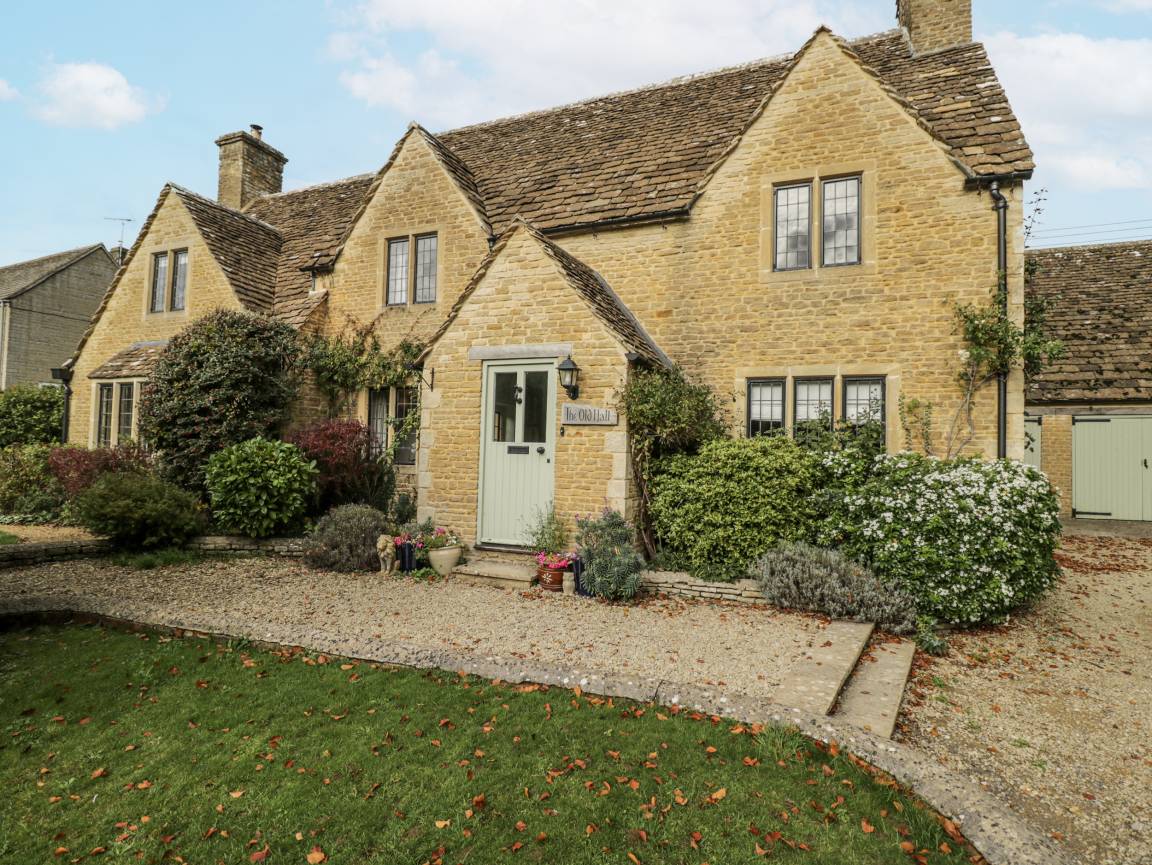 Cottage ∙ 4 Bedrooms ∙ 8 Guests - Tetbury