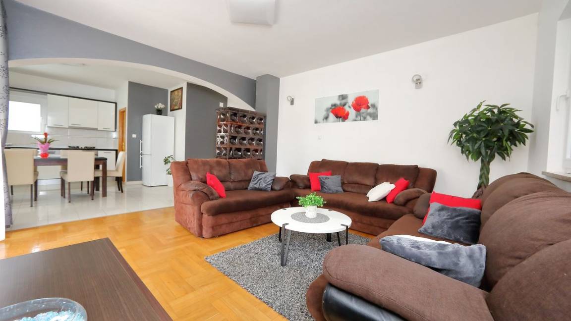 90 M² Appartement ∙ 3 Slaapkamers ∙ 7 Gasten - Bibinje