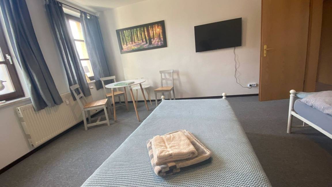 60 M² Ferienwohnung ∙ 2 Schlafzimmer ∙ 4 Gäste - Grimma