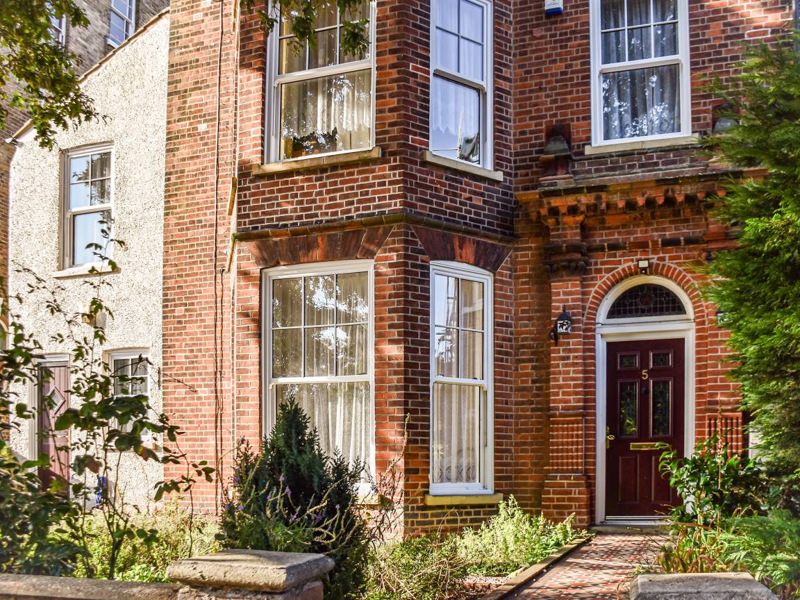 Cottage ∙ 7 Bedrooms ∙ 13 Guests - Lowestoft