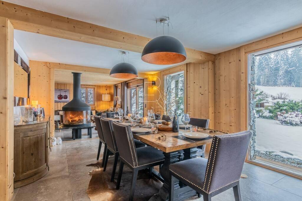 240 M² Chalet ∙ 5 Bedrooms ∙ 10 Guests - Megève