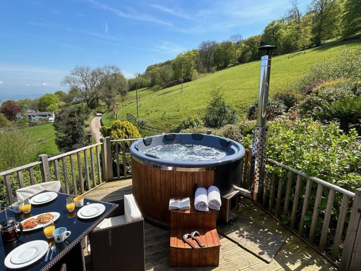 Cottage ∙ 2 Bedrooms ∙ 4 Guests - Abergavenny