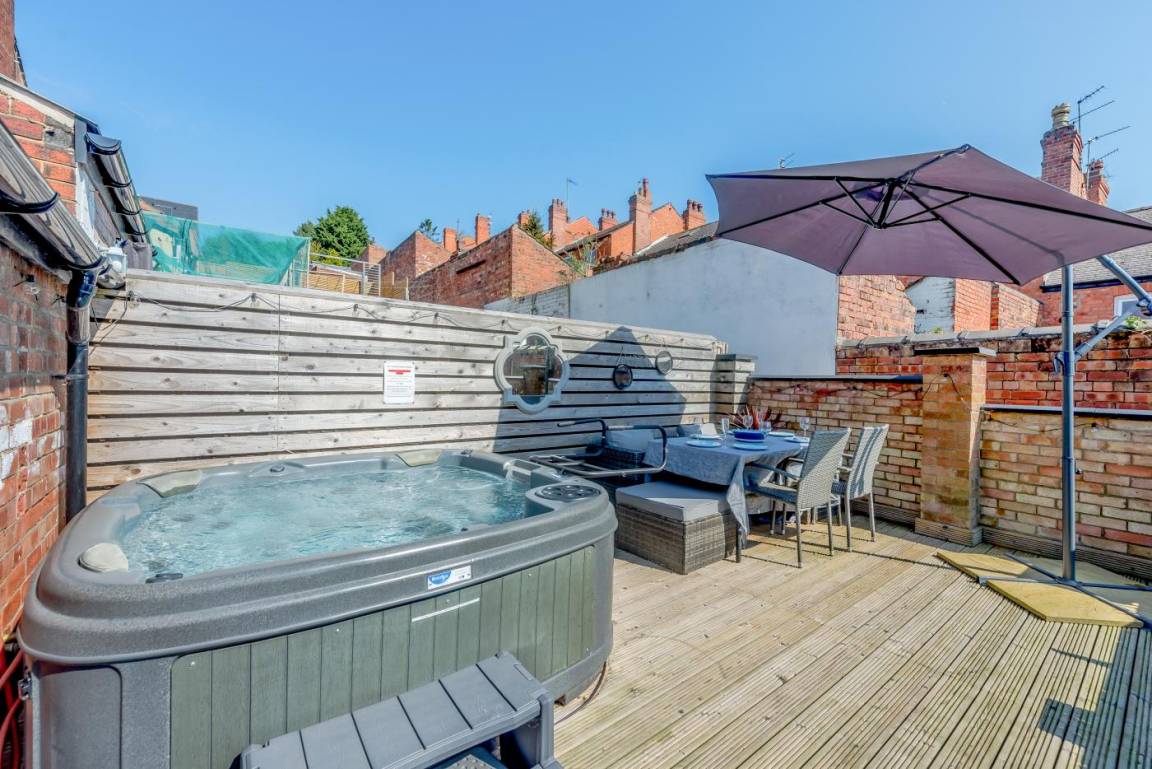 Cottage ∙ 3 Bedrooms ∙ 8 Guests - Lincoln