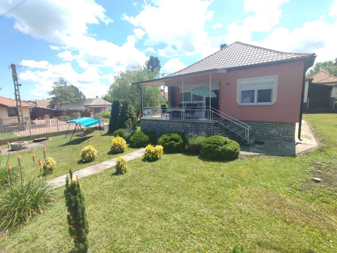 60 M² House ∙ 2 Bedrooms ∙ 5 Guests - Fonyód