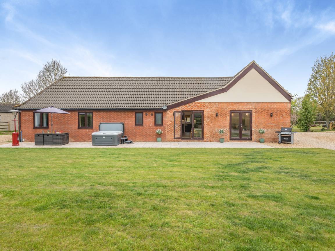 Cottage ∙ 3 Bedrooms ∙ 8 Guests - Wymondham