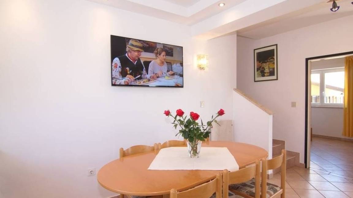 100 M² Apartment ∙ 3 Bedrooms ∙ 6 Guests - Poreč