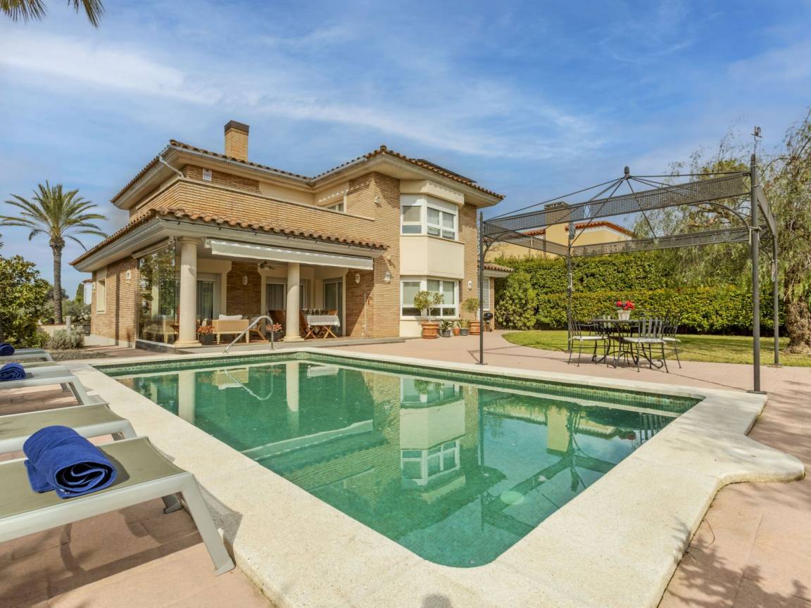 185 M² Casa ∙ 4 Habitaciones ∙ 8 Huéspedes - Tarragona, España