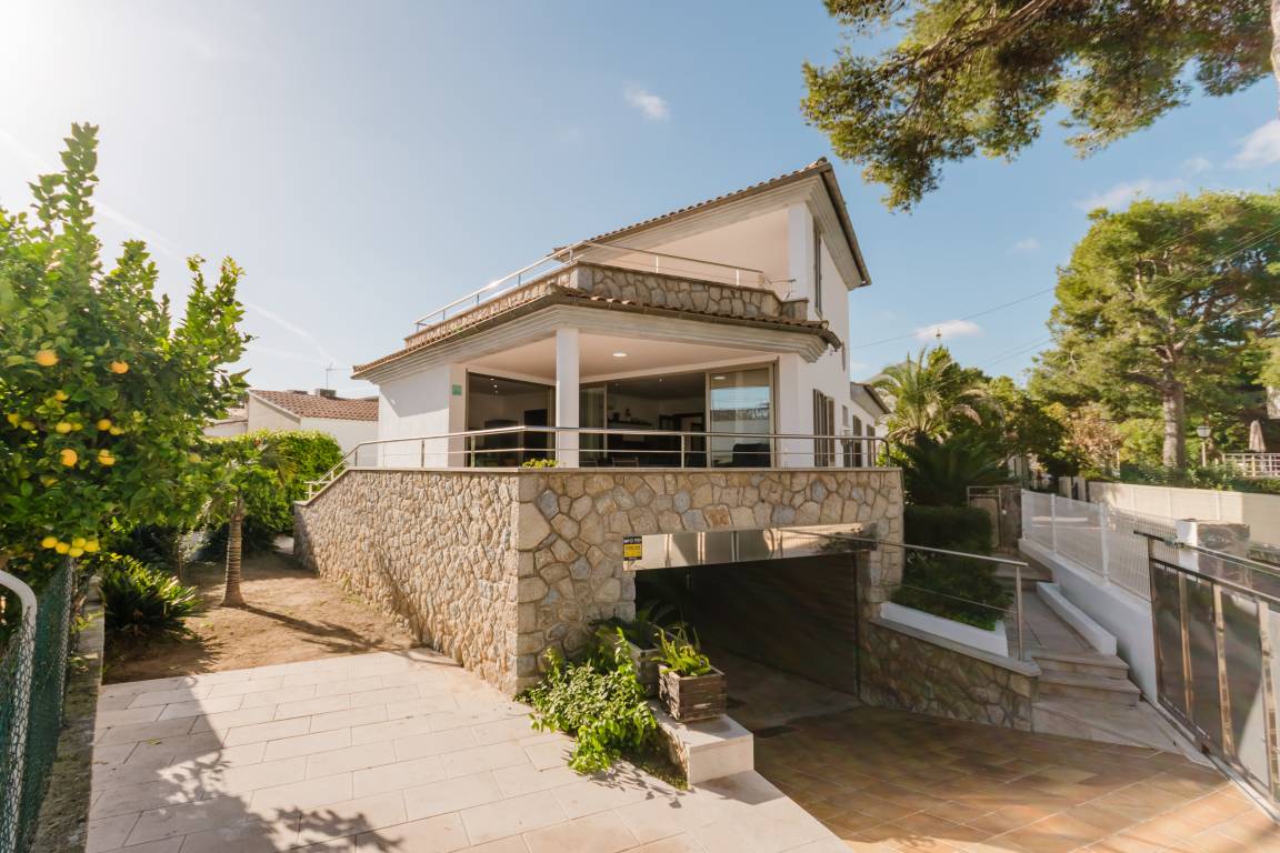 200 M² Villa ∙ 4 Bedrooms ∙ 8 Guests - Alcúdia