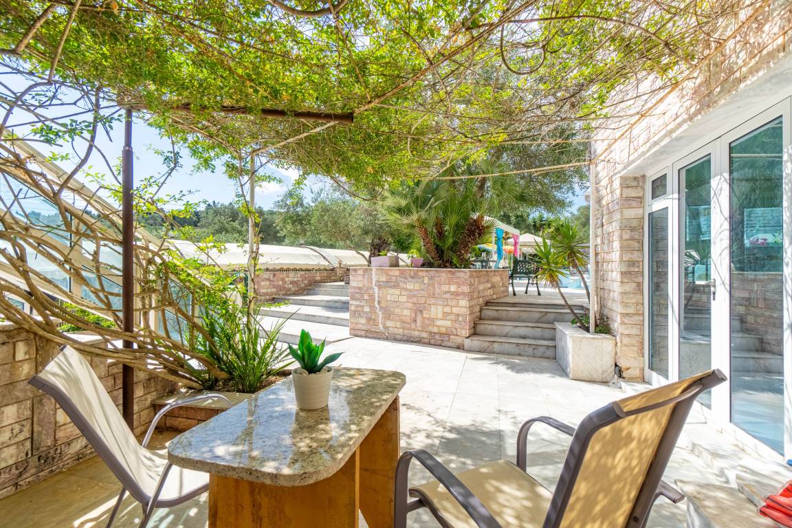 180 M² Villa ∙ 2 Bedrooms ∙ 8 Guests - Paxi