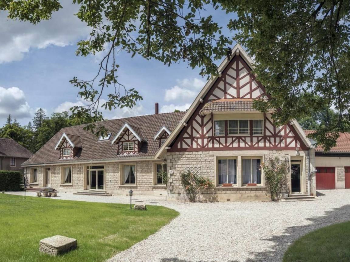 300 M² Cottage ∙ 5 Bedrooms ∙ 12 Guests - Lorraine
