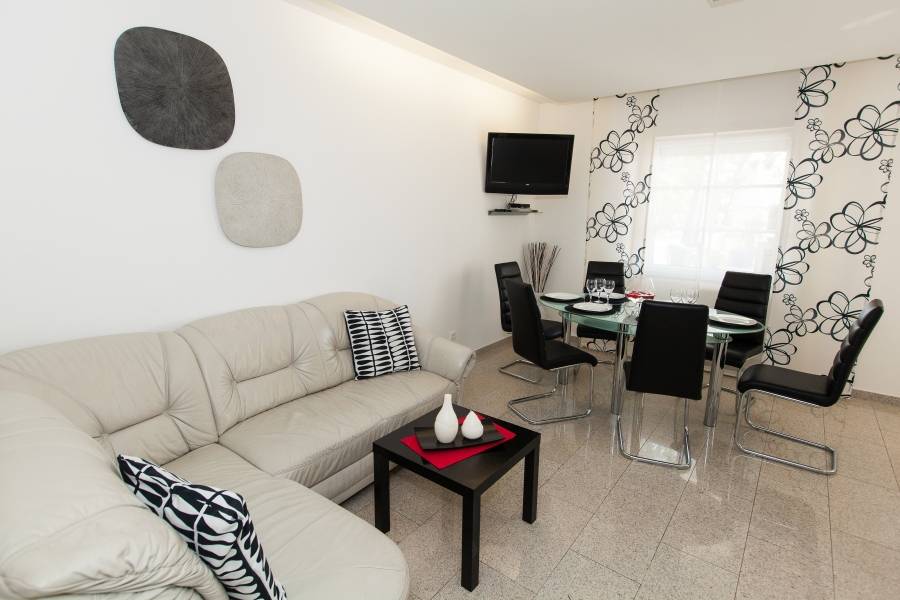 85 M² Ferienwohnung ∙ 2 Schlafzimmer ∙ 5 Gäste - Crikvenica