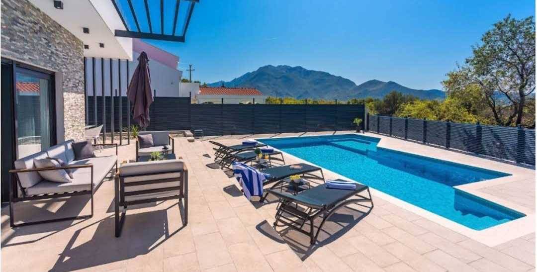 240 M² Villa ∙ 4 Bedrooms ∙ 8 Guests - Brela