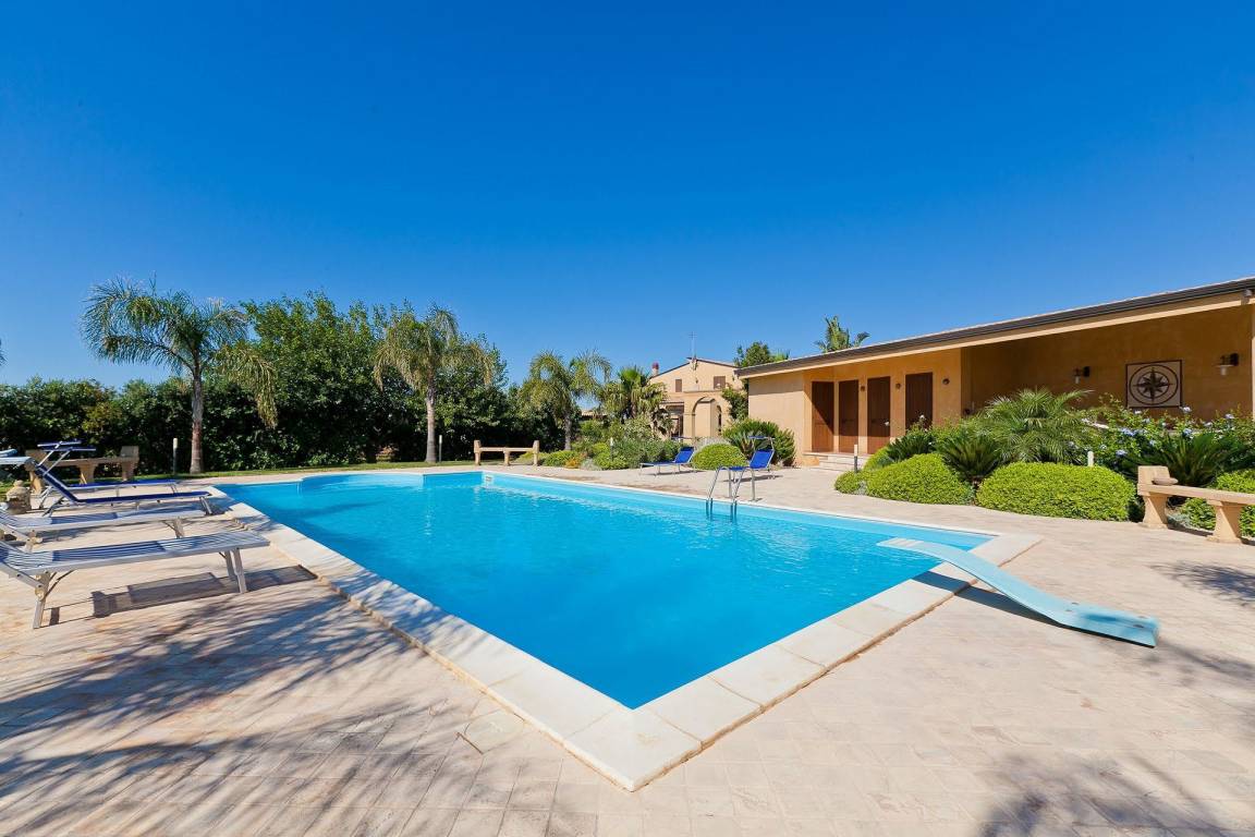 Villa ∙ 4 Bedrooms ∙ 8 Guests - Castelvetrano