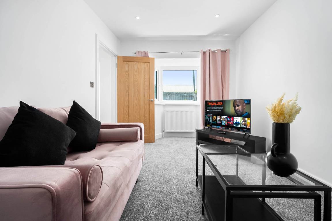 90 M² House ∙ 3 Bedrooms ∙ 7 Guests - Wolverhampton