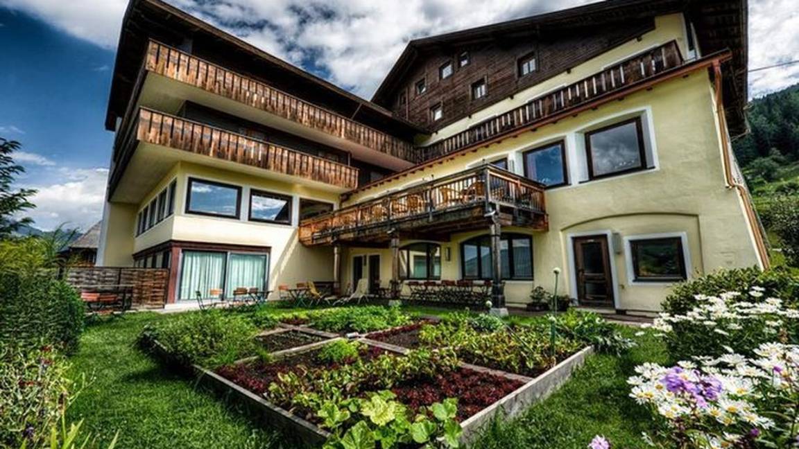 Hotel ∙ 1 Bedroom ∙ 2 Guests - Hall in Tirol
