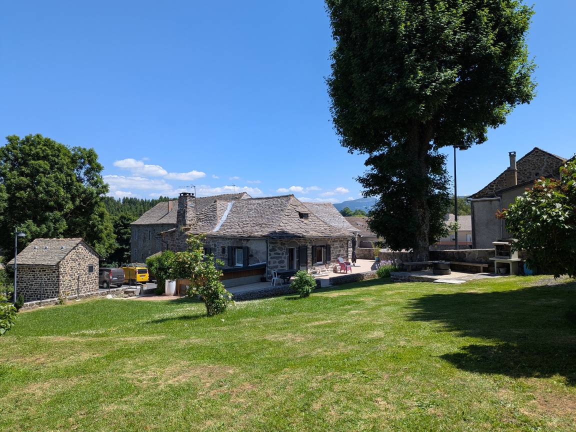 80 M² Cottage ∙ 3 Bedrooms ∙ 7 Guests - Auvergne