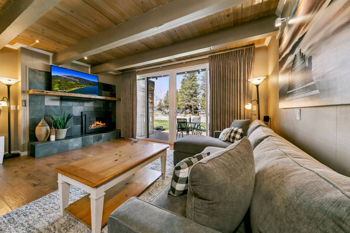 130 M² Condo ∙ 3 Bedrooms ∙ 6 Guests - South Lake Tahoe, CA