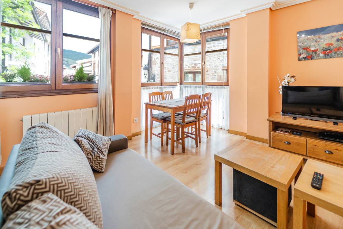 100 M² Apartment ∙ 2 Bedrooms ∙ 6 Guests - Ezcaray