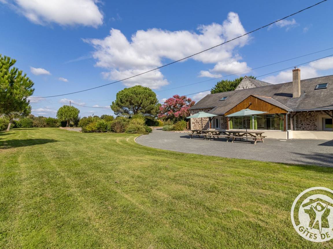 240 M² Cottage ∙ 8 Chambres ∙ 15 Personnes - Maine-et-Loire