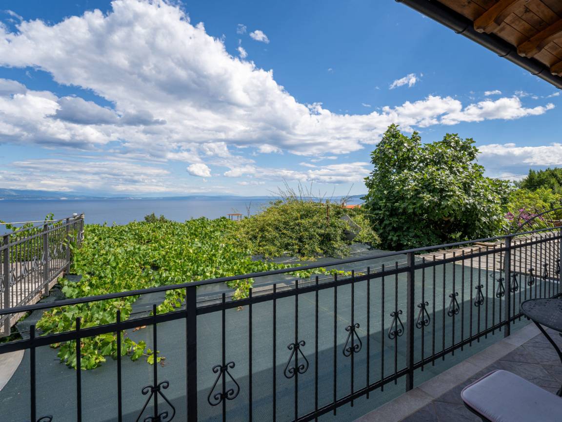 72 M² Apartment ∙ 2 Bedrooms ∙ 6 Guests - Opatija