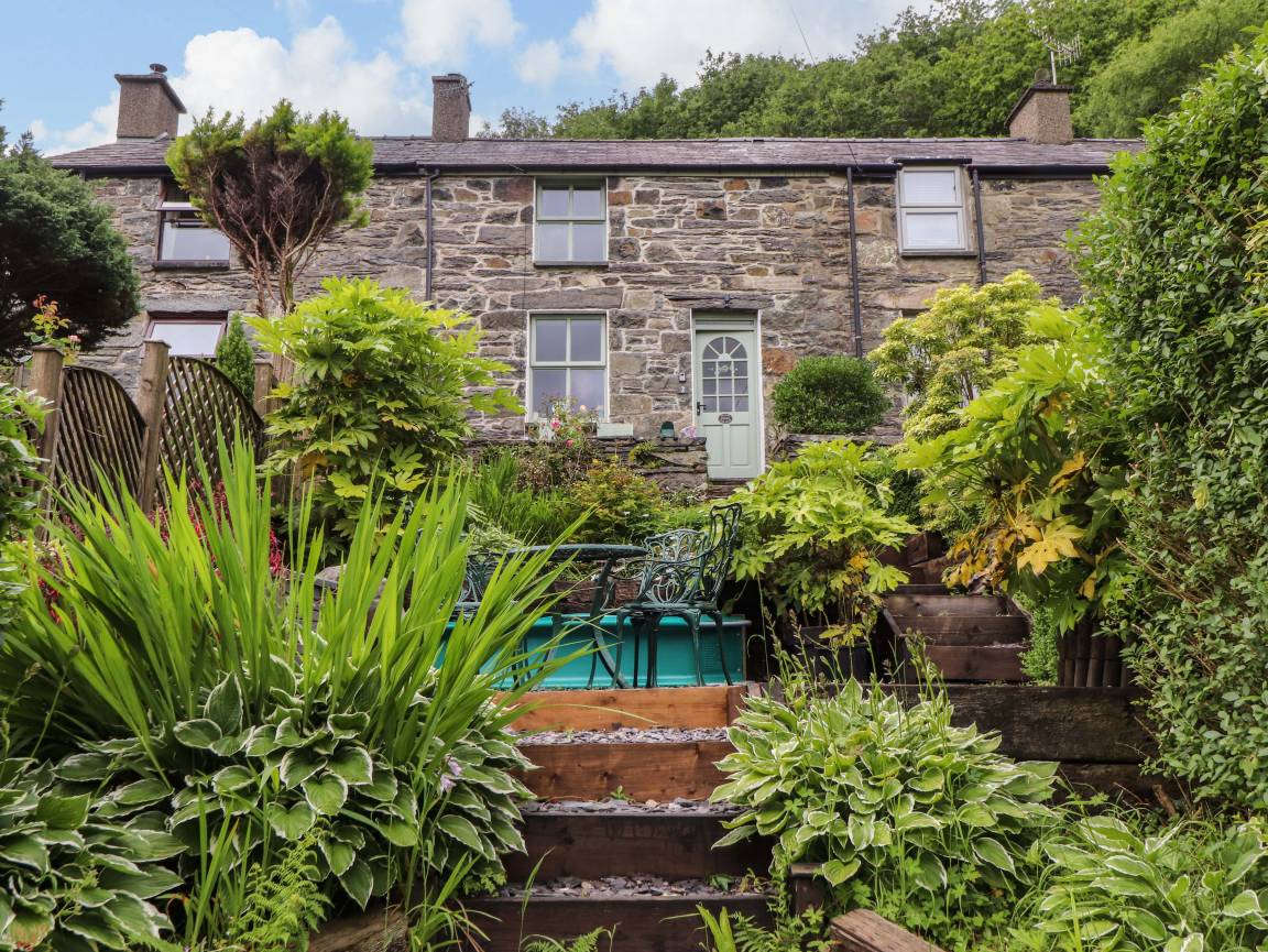 Cottage ∙ 3 Bedrooms ∙ 5 Guests - Beddgelert