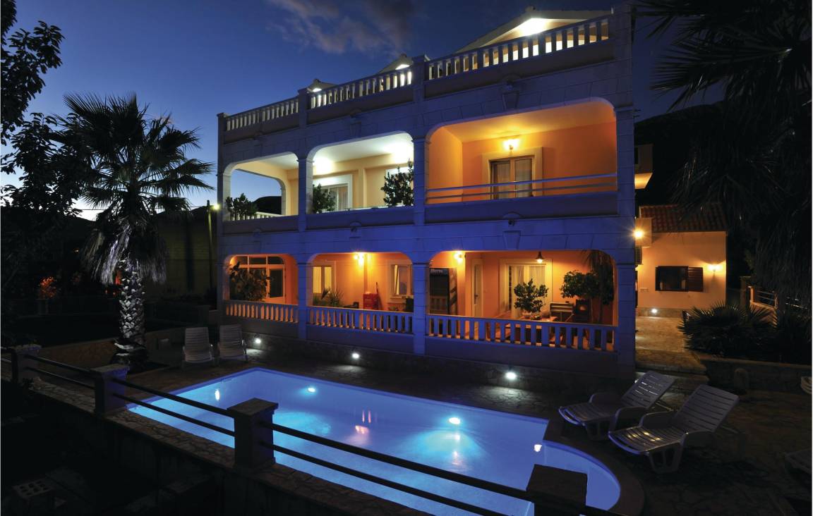 380 M² Ferienhaus ∙ 6 Schlafzimmer ∙ 16 Gäste - Split