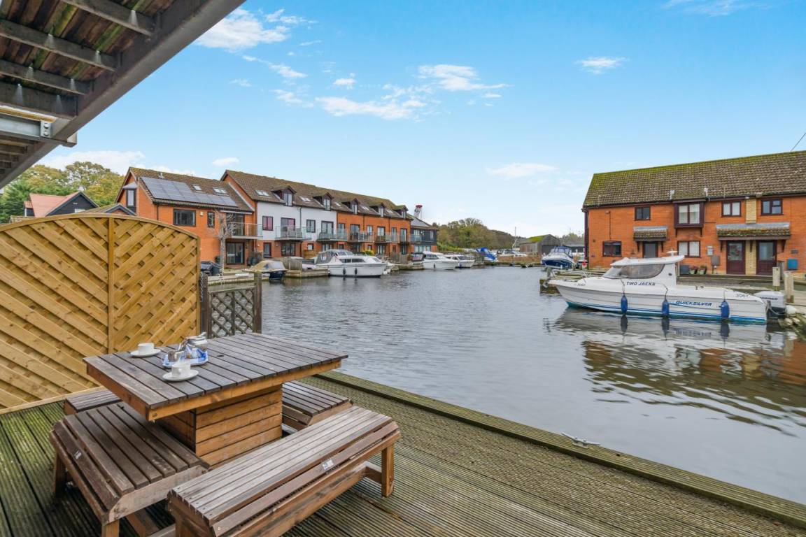 Cottage ∙ 4 Bedrooms ∙ 8 Guests - Horning