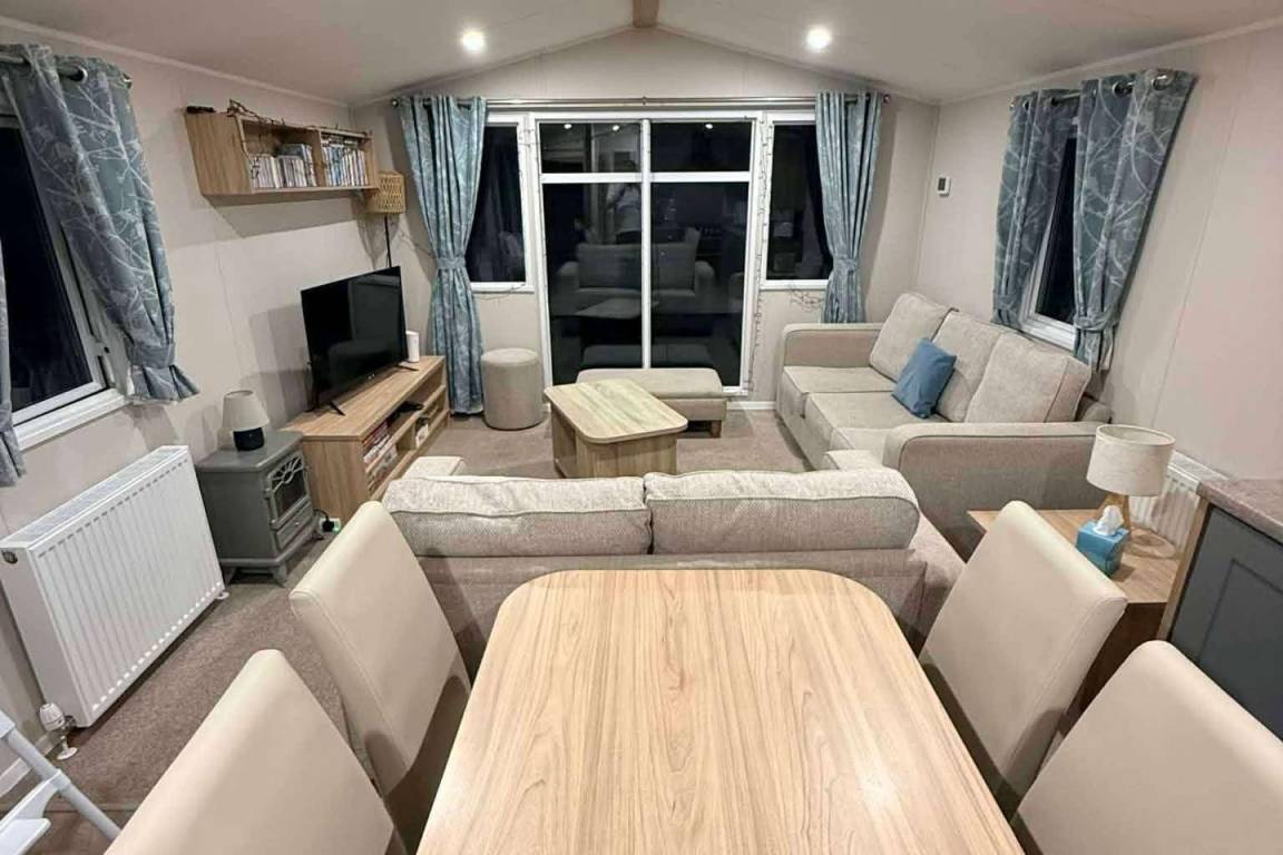 75 M² Chalet ∙ 3 Bedrooms ∙ 8 Guests - Lancashire
