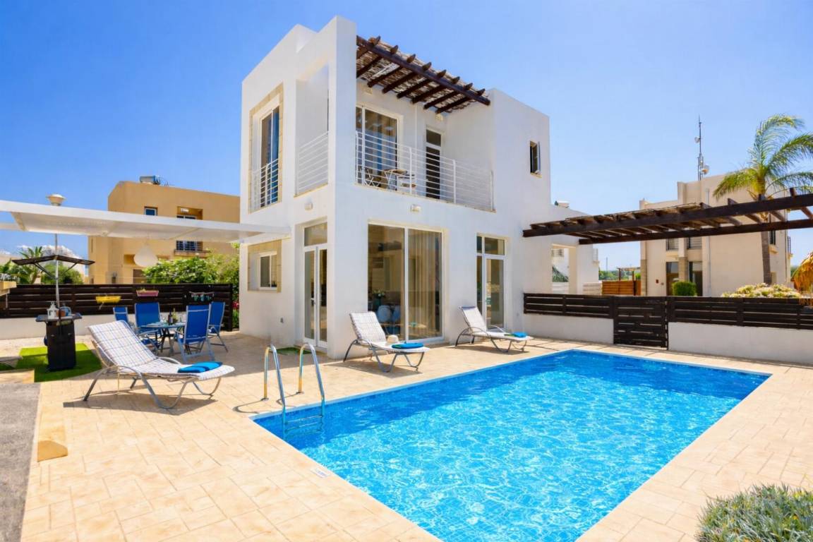 140 M² Villa ∙ 2 Bedrooms ∙ 5 Guests - Ayia Napa
