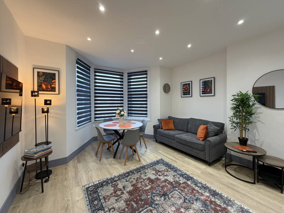 Apartment ∙ 2 Bedrooms ∙ 4 Guests - Blundell Park