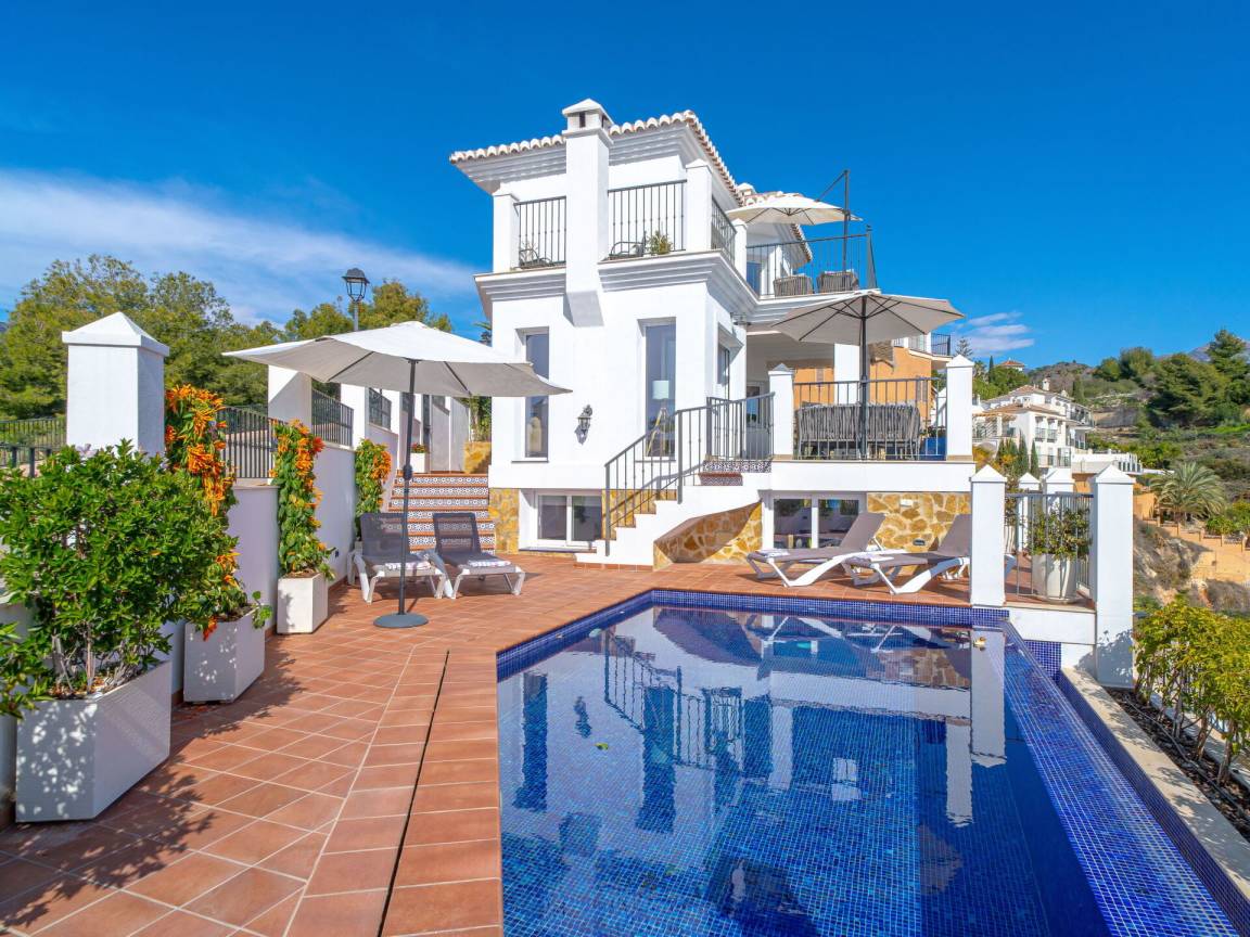 240 M² Villa ∙ 4 Bedrooms ∙ 8 Guests - Frigiliana